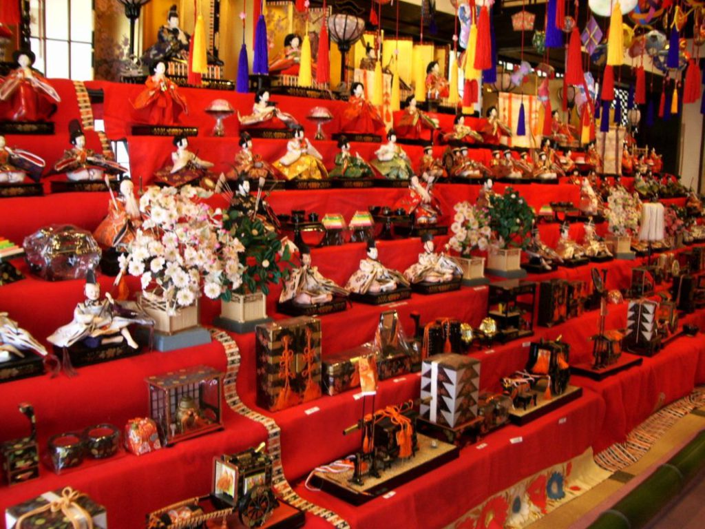 What is the meaning and role of decorating Hina Dolls? | SeckStyle